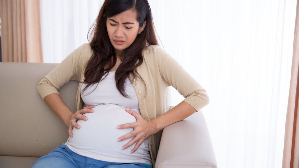 Chuyển dạ sinh non: Những điều cần biết | Vinmec