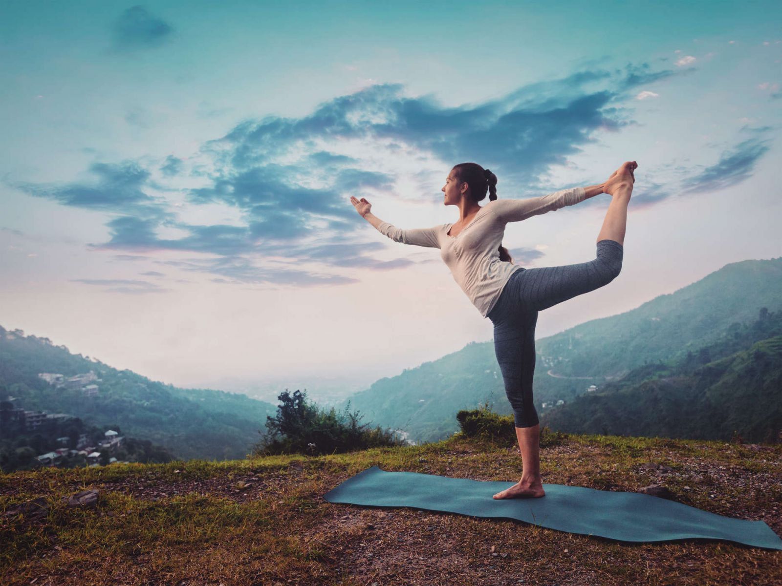 Chữa trầm cảm bằng yoga: Những điều cần biết | Vinmec