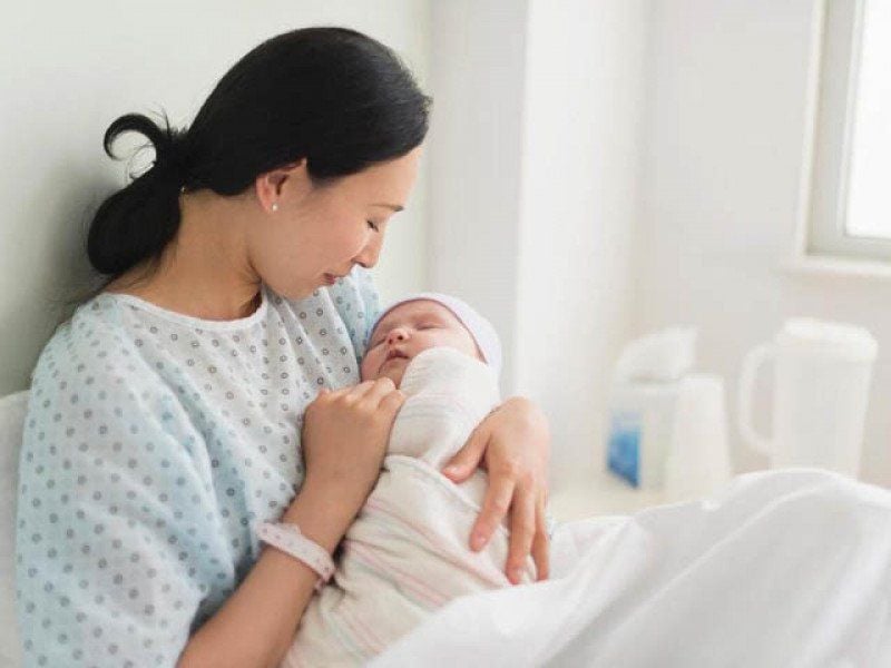 Postpartum Discharge: When Is It Abnormal? | Vinmec