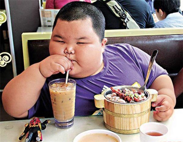 Điều chỉnh chế độ ăn cho trẻ thừa cân béo phì | Vinmec