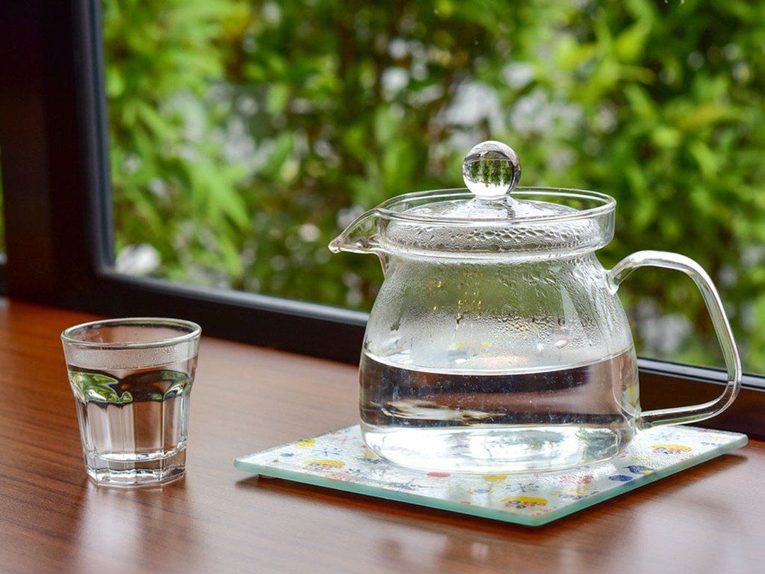 Does drinking warm water before going to bed have any benefits? | Vinmec