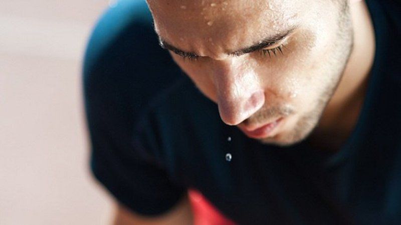 Clogged sweat glands: Causes and symptoms | Vinmec