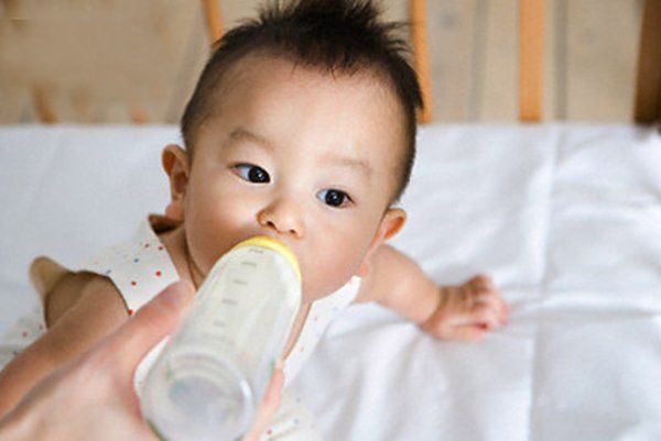 Feeding Your Baby Right: How to Determine Milk Quantity by Weight | Vinmec