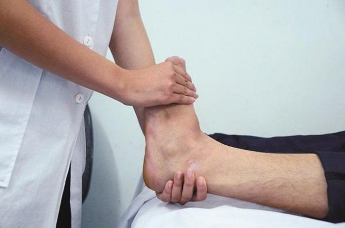 Causes of leg edema in the elderly | Vinmec