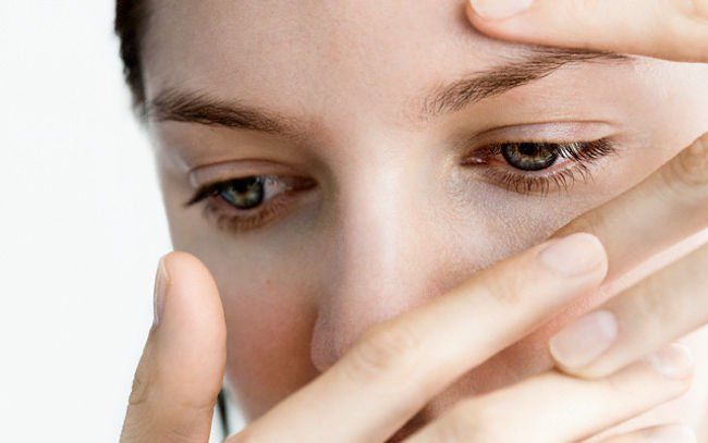 Pale eye mucosa, is it due to anemia? | Vinmec
