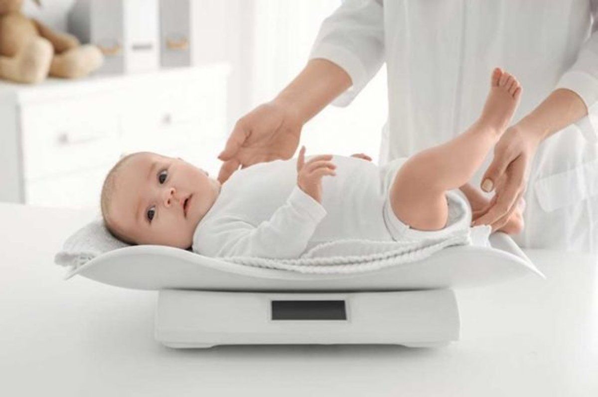 How Much Weight Should an Infant Gain in 2 Months? | Vinmec
