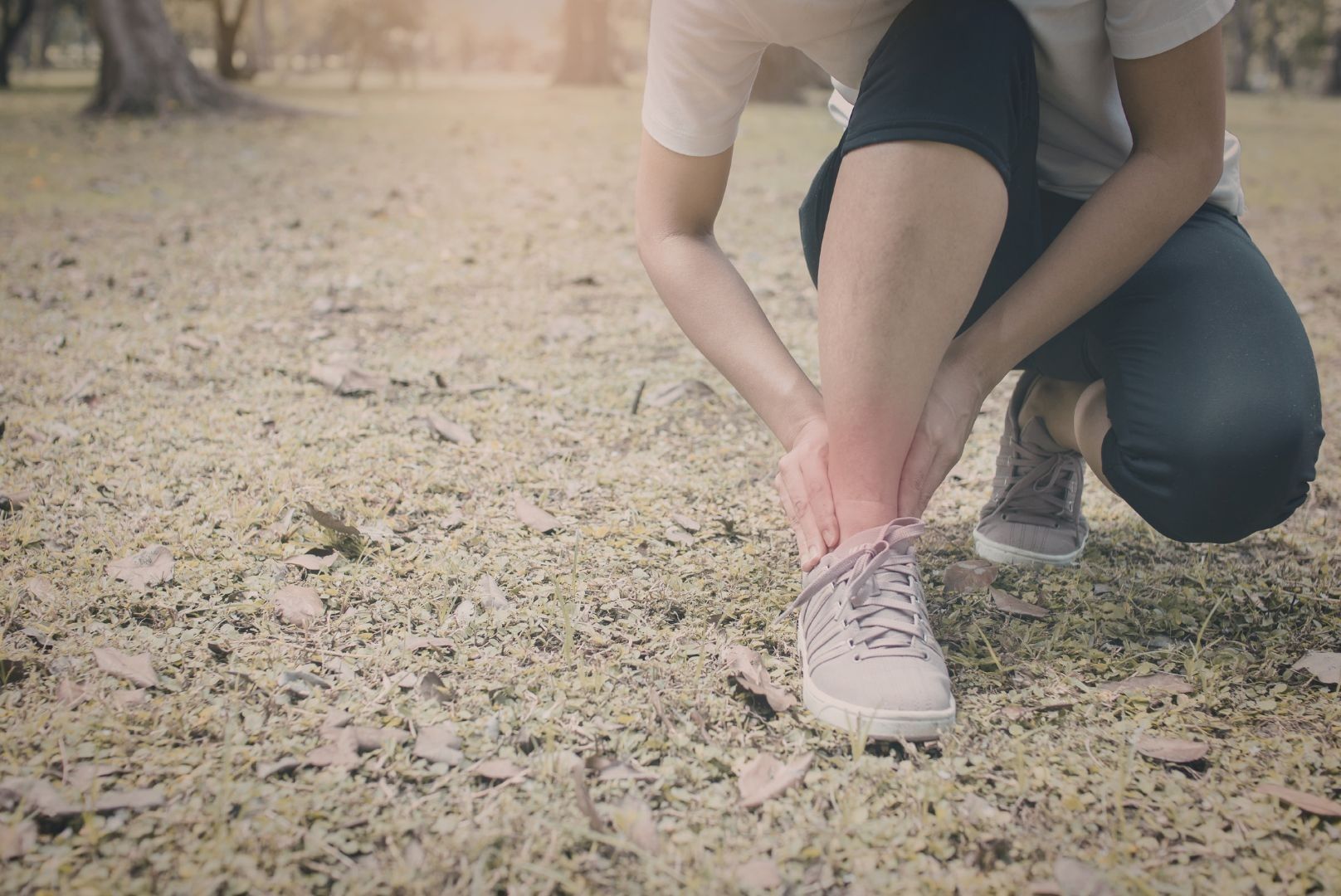 What to Do When You Sprain Your Wrist or Ankle? | Vinmec