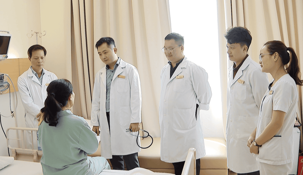 Vinmec successfully performed the first 3D-printed titanium chest ...