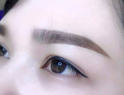 Nên chọn điêu khắc chân mày hay phun mày?